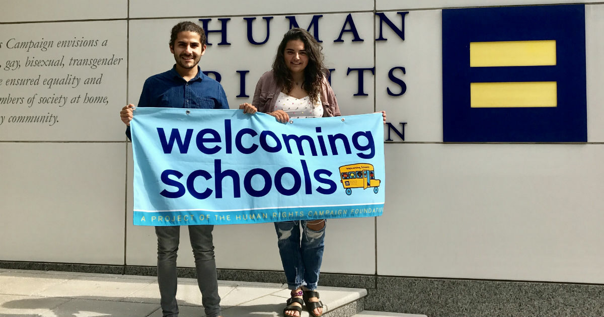 El programa “Escuelas Acogedoras” de HRC da la bienvenida a jóvenes ...